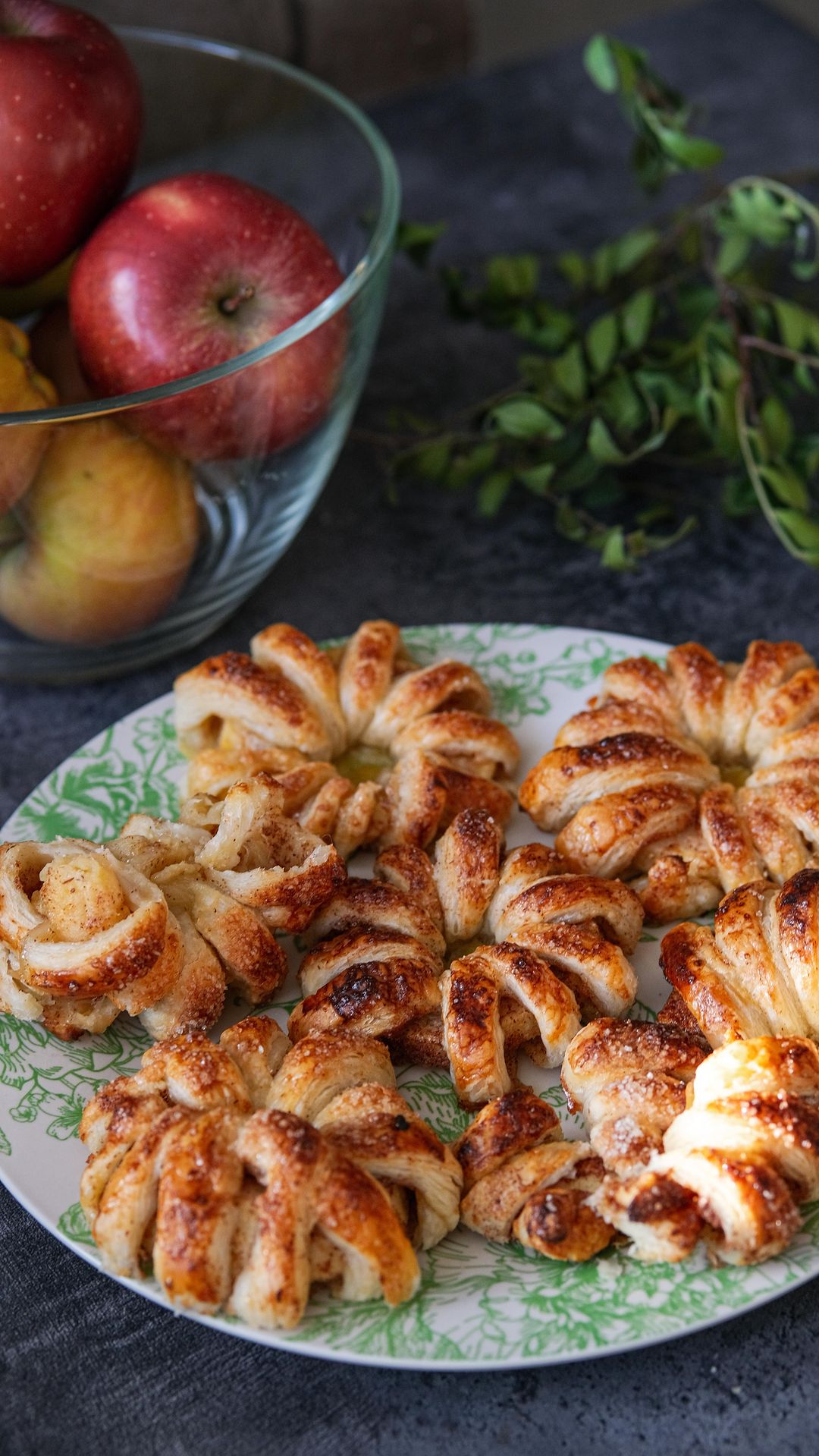 Perfectly Crisp Apple Rings: Easy Puff Pastry Recipe